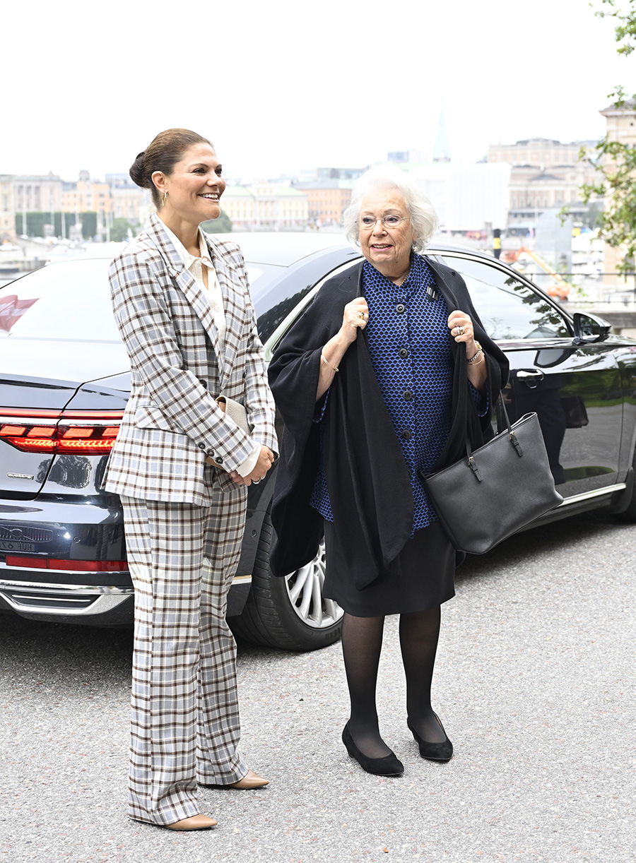 Victoria hyllar hjältarna – som räddade prinsessan Christina