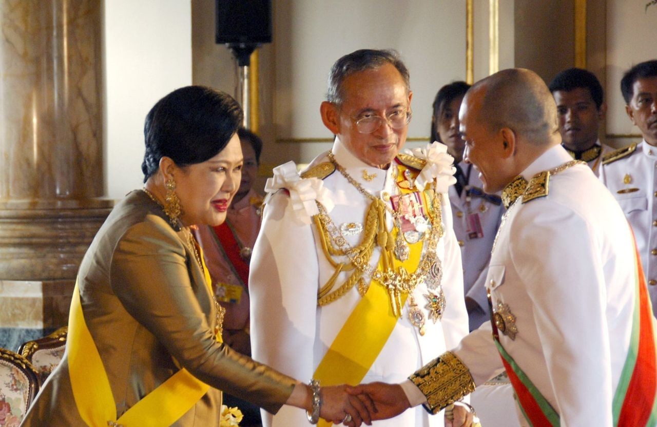 Décès de la reine Sirikit de Thaïlande, figure glamour et puissante de la monarchie