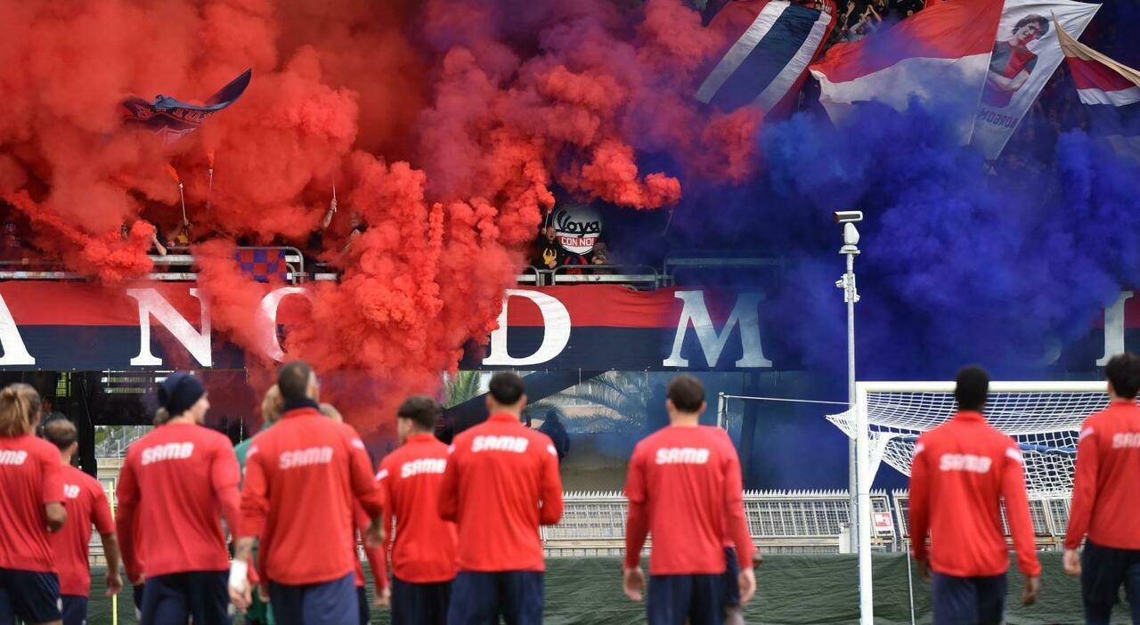 Samb, entusiasmo rossoblù: curva piena alla rifinitura. Cori, fumogeni ...