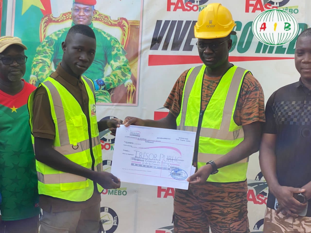Burkina : Le ministère de la Sécurité offre 55 tonnes de ciment à “Faso ...