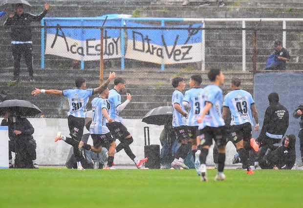 Clausura: Cerro derrotó con justicia por 2-0 a un pobrísimo Peñarol en ...
