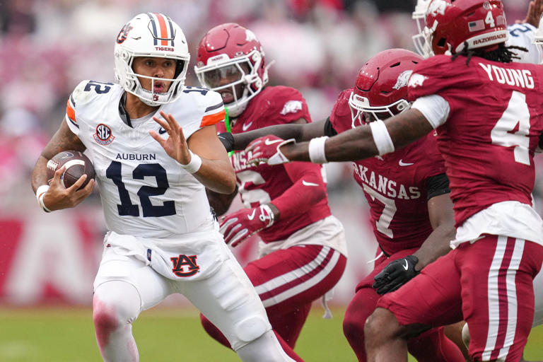 Auburn football rallies with QB change to beat Arkansas: Score, highlights