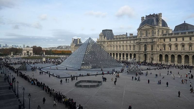 The Louvre secretly transfers part of jewellery collection to ...