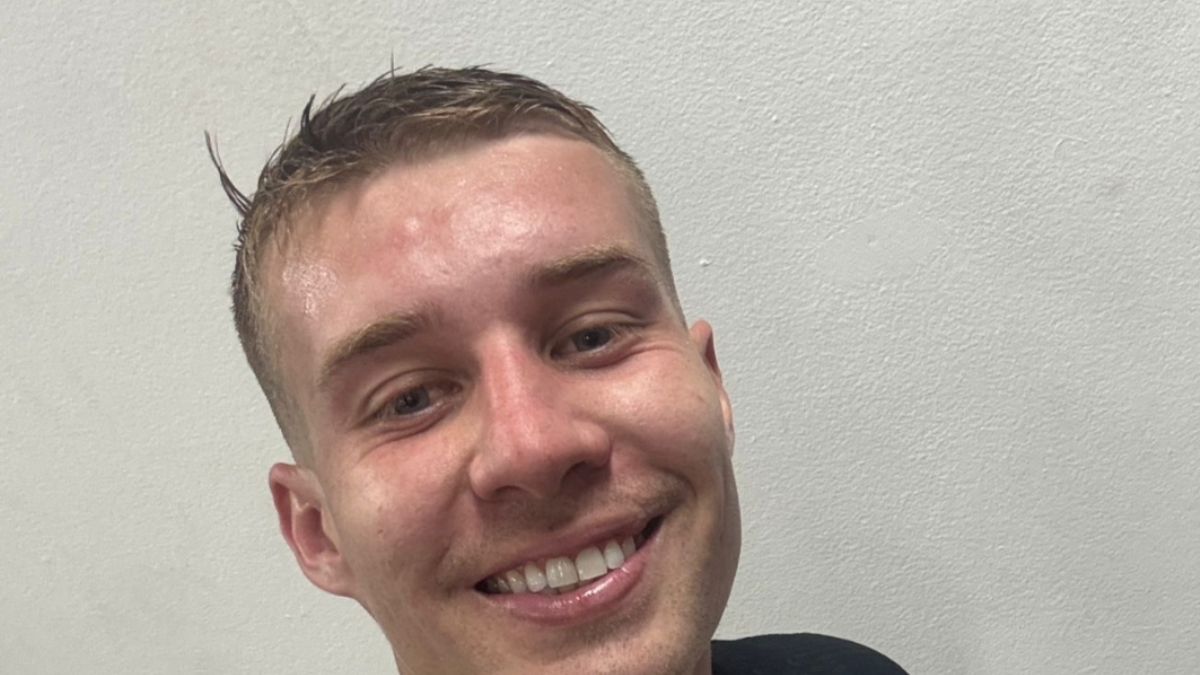 Corinthians, com dez, vence, ultrapassa São Paulo, se aproxima do G-6 e ajuda Santos contr