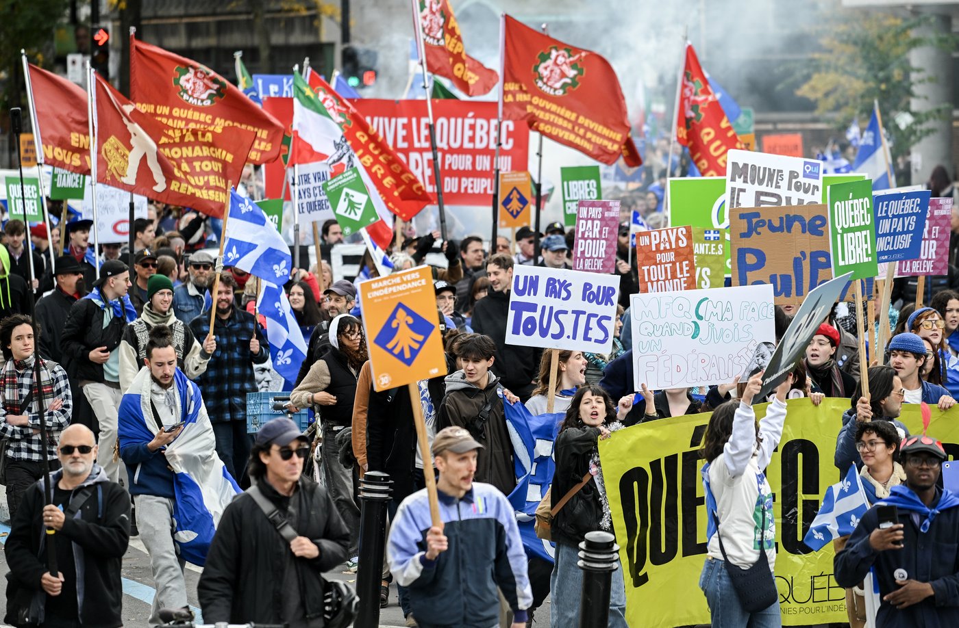 Hundreds of Montrealers join march calling for Quebec independence