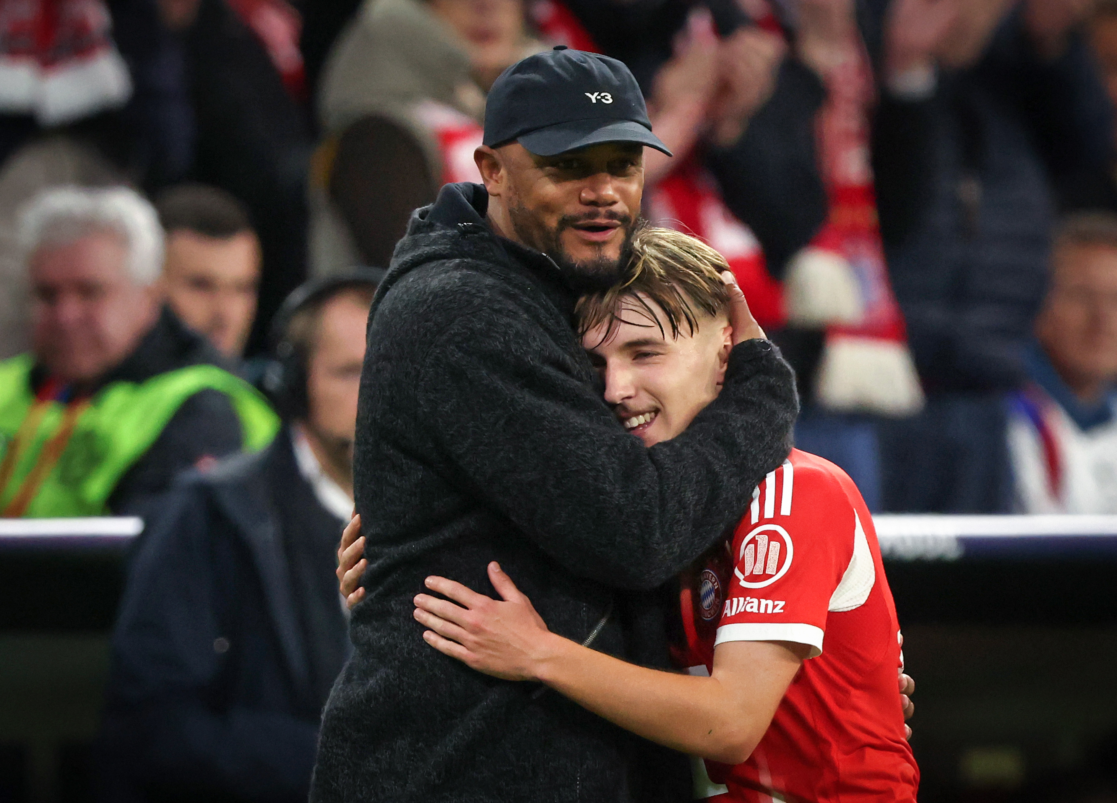 Bayern Munich’s Vincent Kompany expects Lennart Karl to defend and to ...