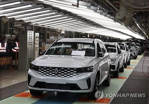 Midsized carmakers post sluggish sales through Q3 amid lack of new models