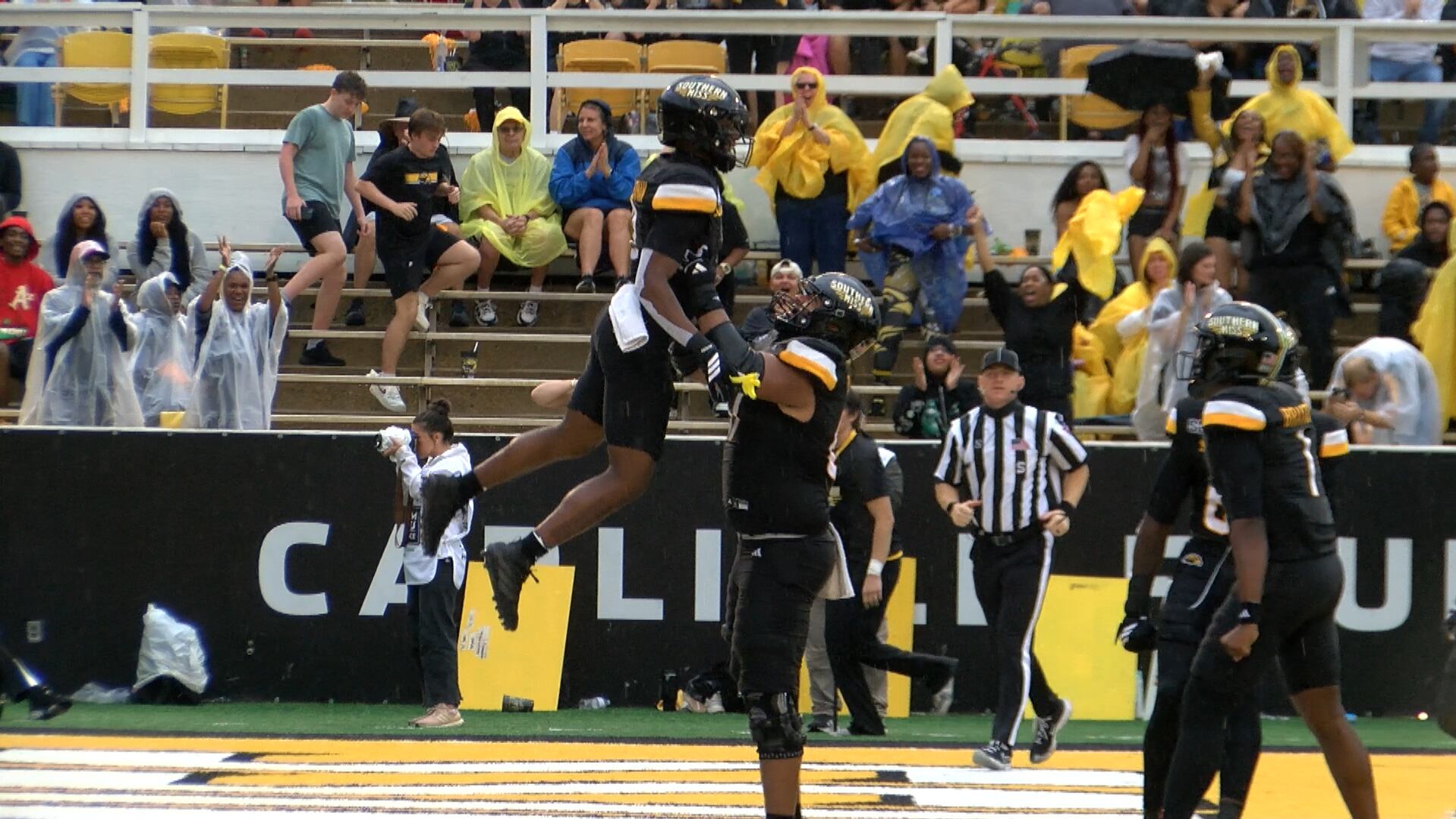 Braxton’s 4 touchdown passes lead Golden Eagles to homecoming victory