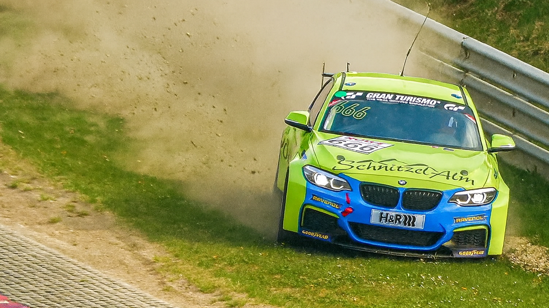 NLS 3 Race Highlights – Near Crashes and Hard Battles