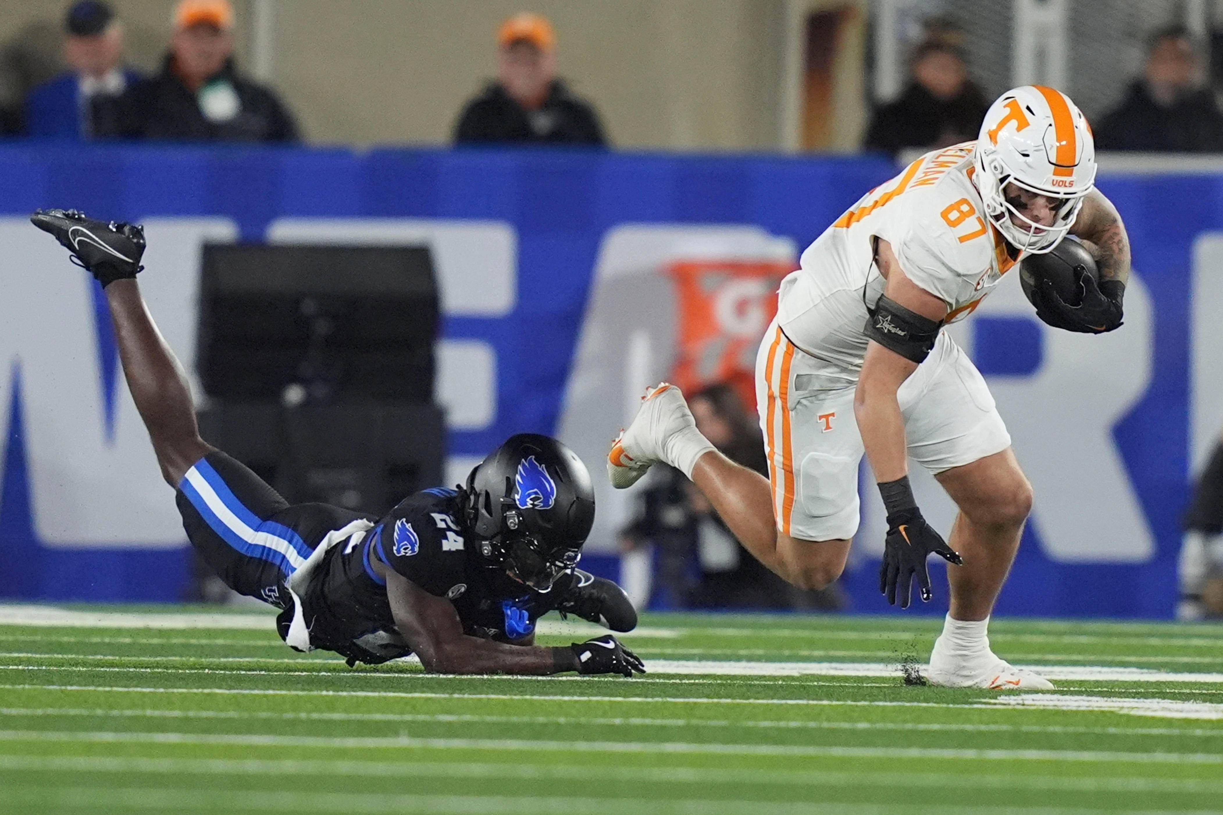 Tennessee football vs Kentucky highlights, Joey Aguilar leads Vols rout ...