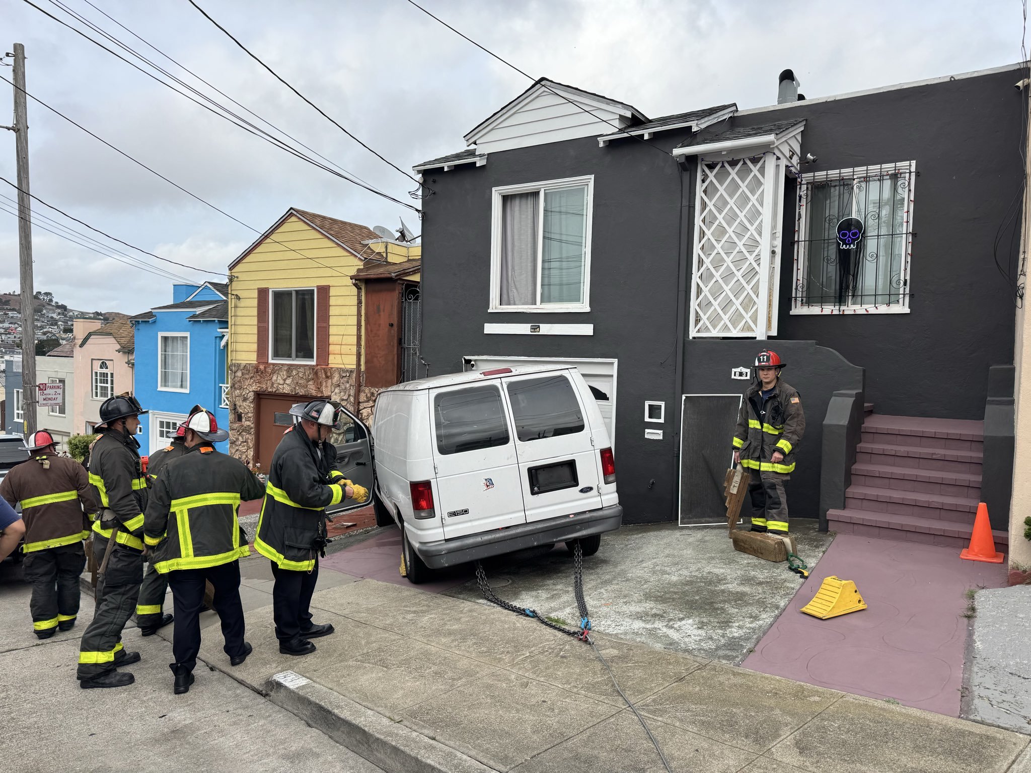 Van crashes into home in San Francisco