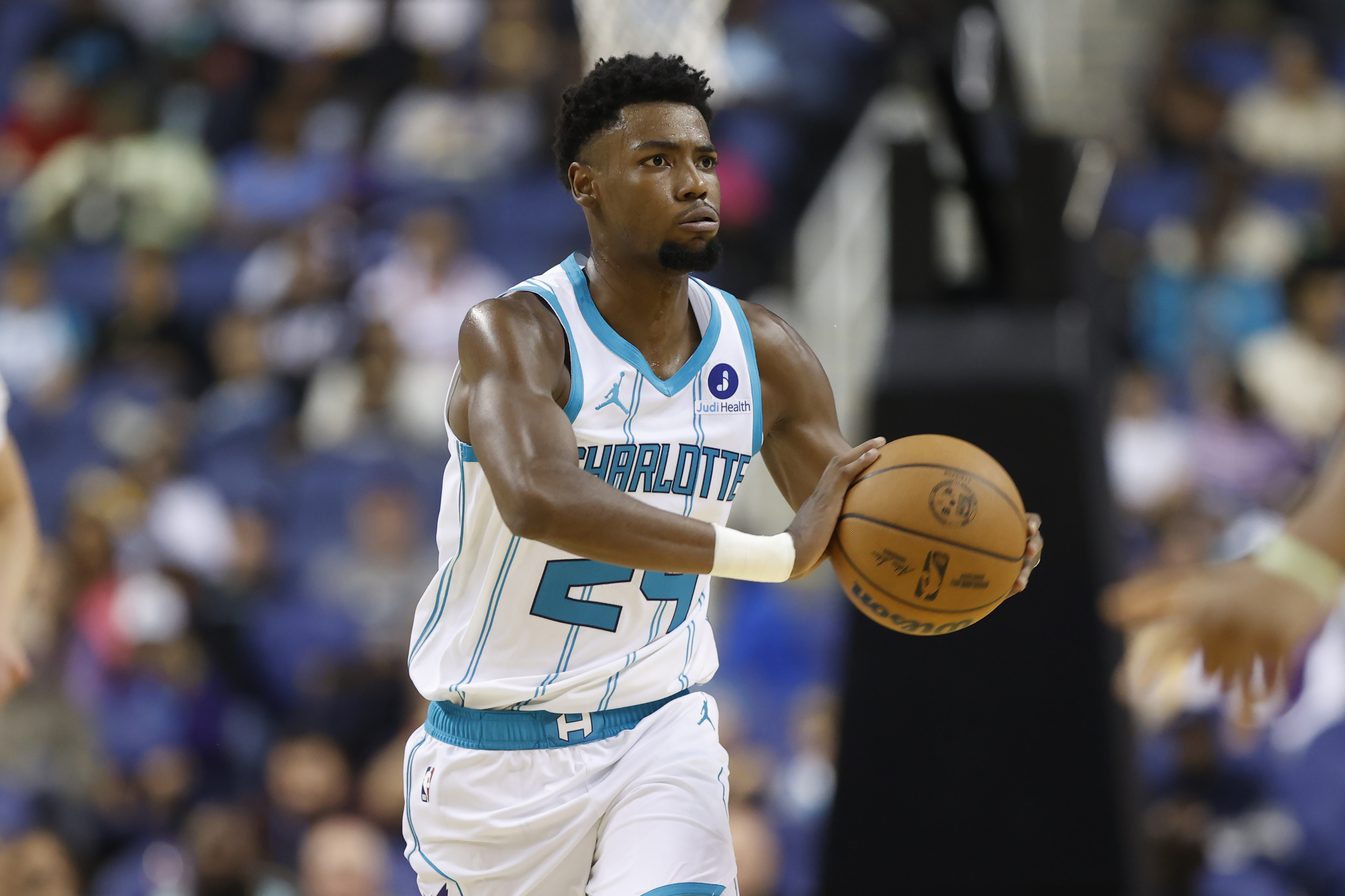 Hornets lose key starter in 11th straight loss to 76ers
