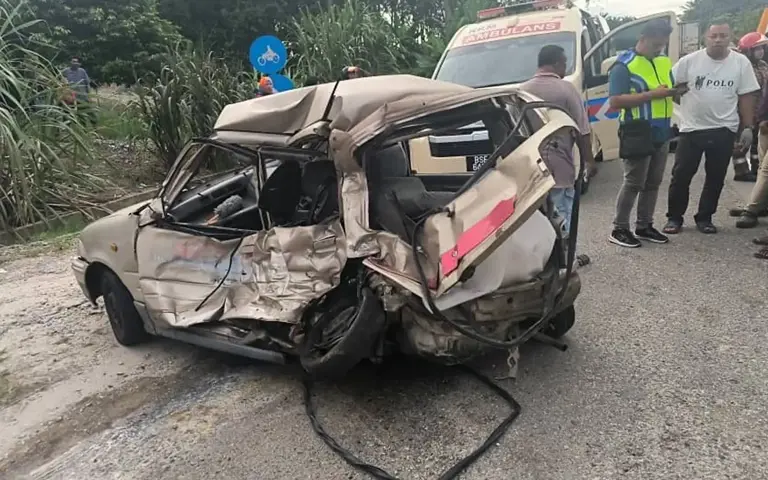 Car driver and passenger killed in 3-vehicle crash