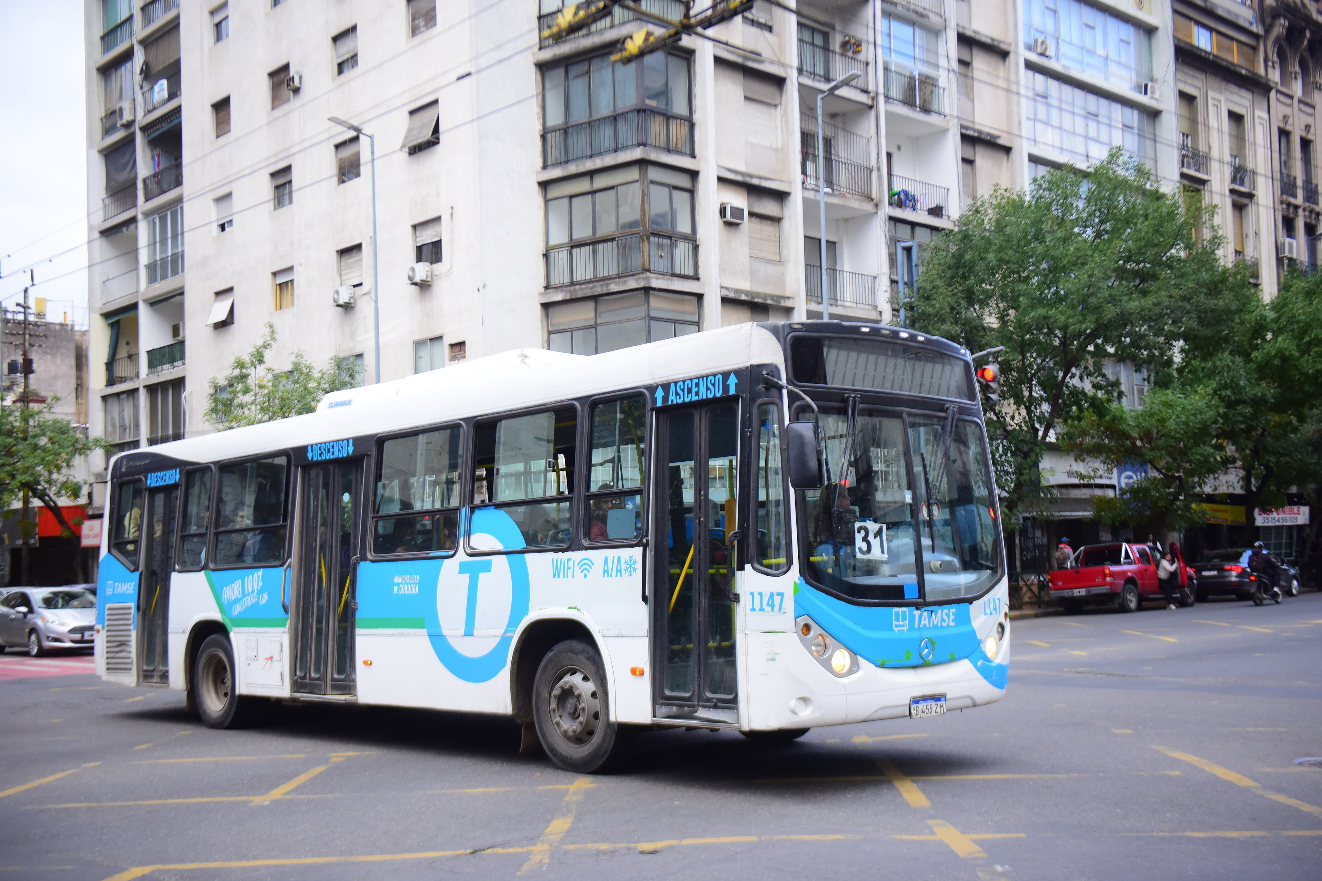 Cuánto aumentó el boleto del transporte urbano en Córdoba desde este 15 ...