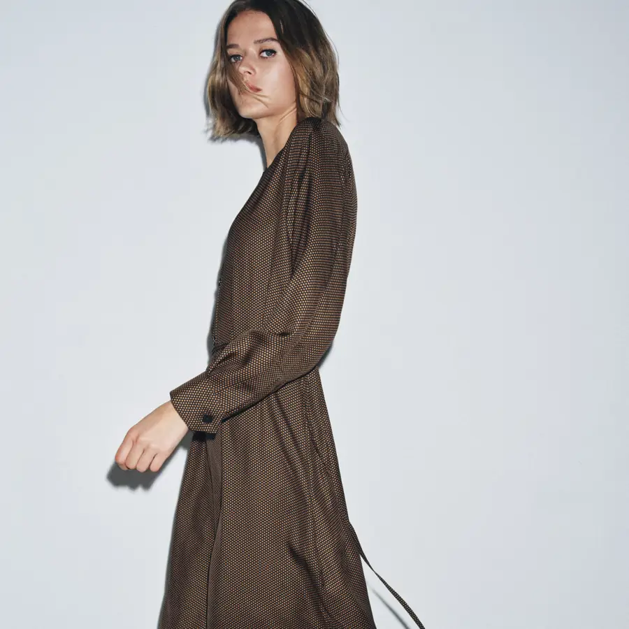 El vestido a cuadros con detalles románticos ideal