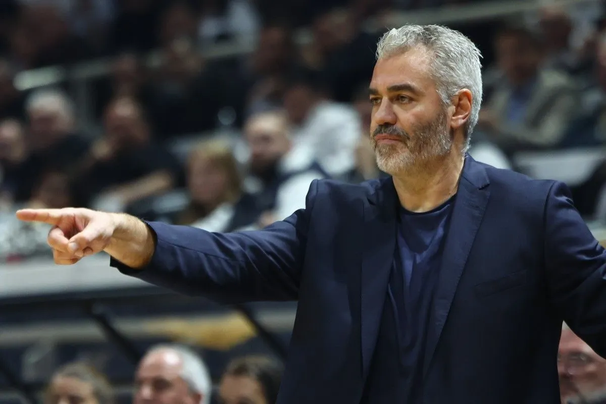 Ξέσπασμα Σιγάλα: "Δυστυχώς δεν παίζουμε εμείς, οι προπονητές, παίζουν ...