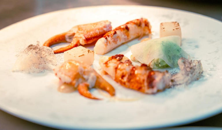 Master Crab Eating Without the Mess or Fuss