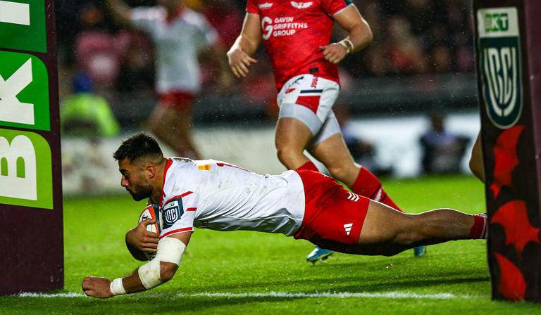 New Munster man Kelly opens up on how Jack Crowley’s family played a ...