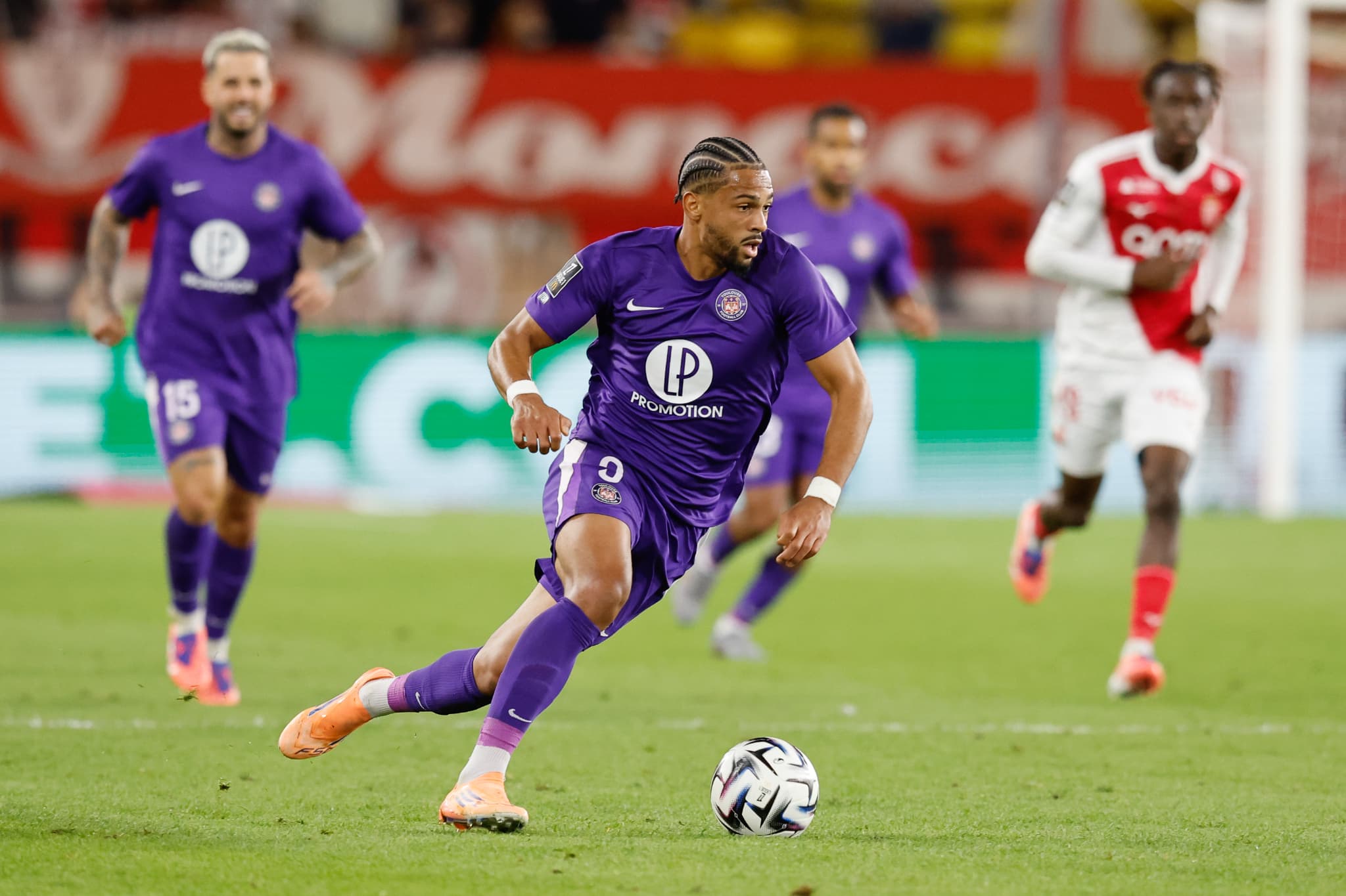 Un maillot unique: pourquoi les joueurs de Toulouse ont dû changer de ...
