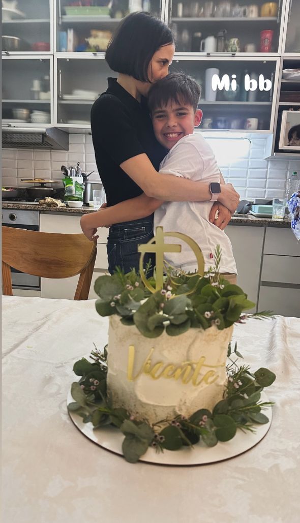 Flor Torrente celebró la primera comunión de Vicente, su hermano menor ...