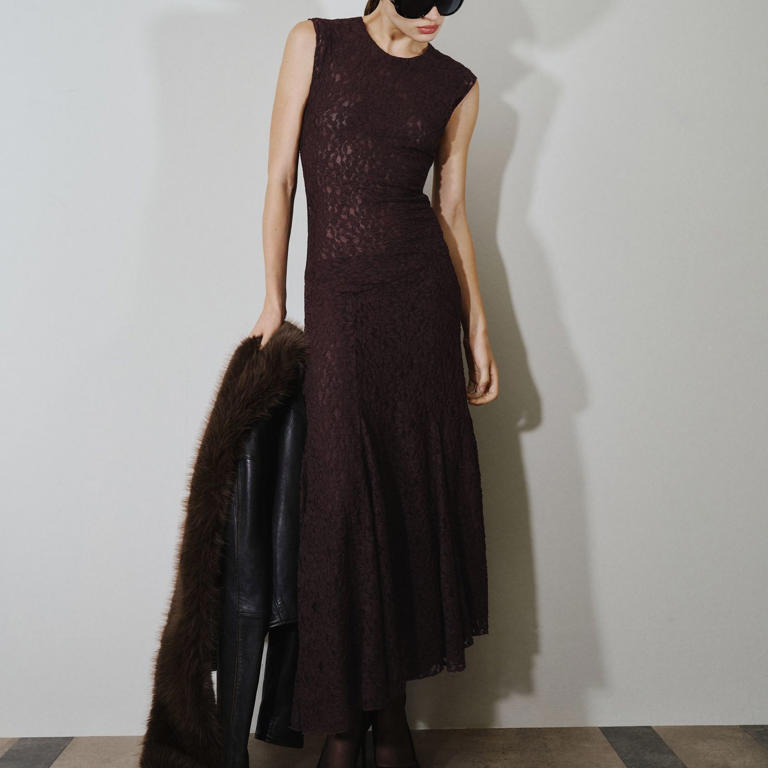 Kate Middleton's blackberry lace dress is one of those party pieces ...