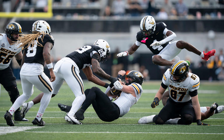 Beau Pribula injury update as Missouri quarterback carted off vs Vanderbilt