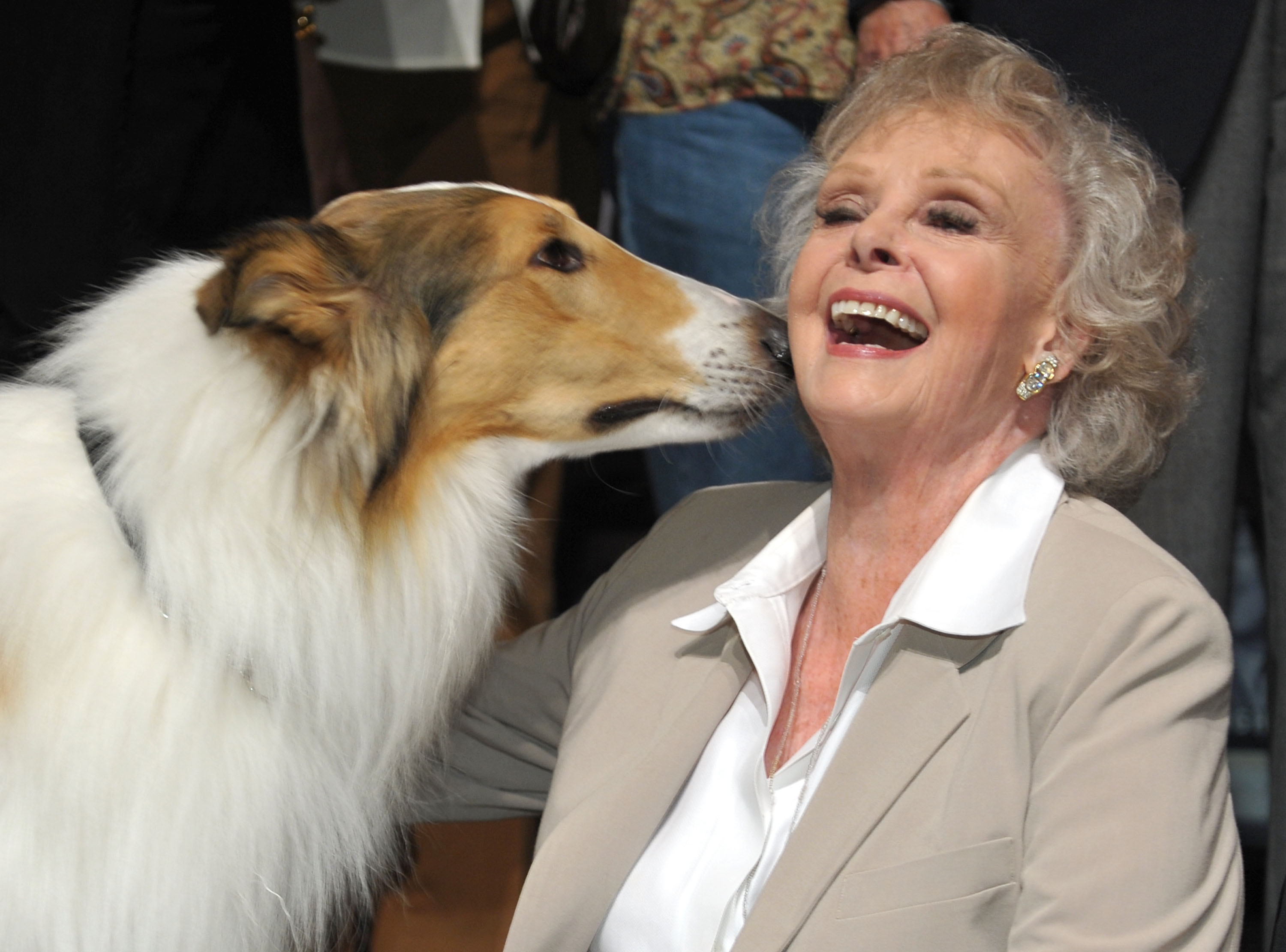 June Lockhart, warmhearted star of ‘Lassie’ and ‘Lost in Space,’ dies ...