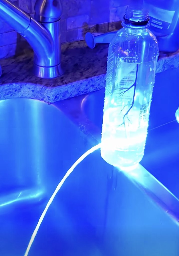 Light trapped inside a stream of water