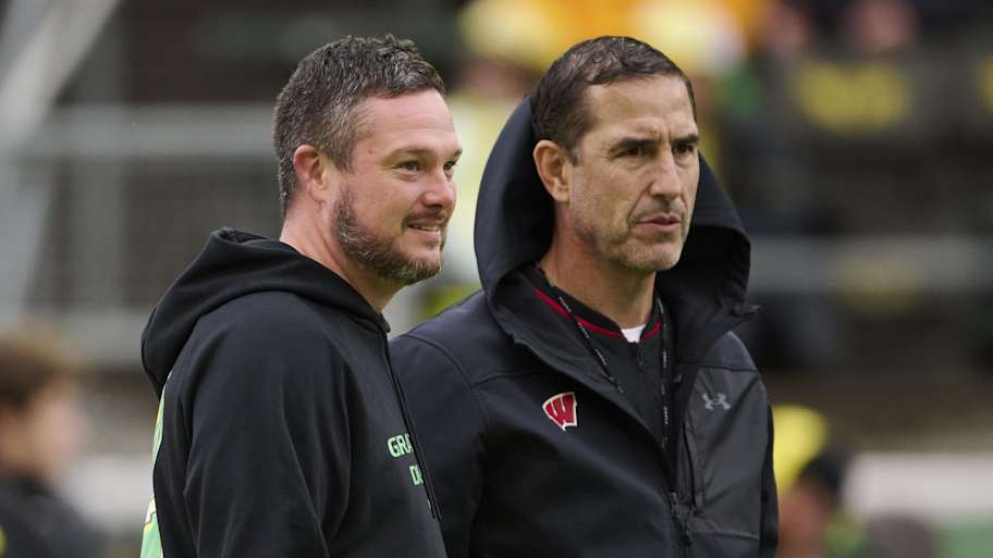 Live Updates As Dante Moore Suffers Injury In Oregon vs. Wisconsin Game