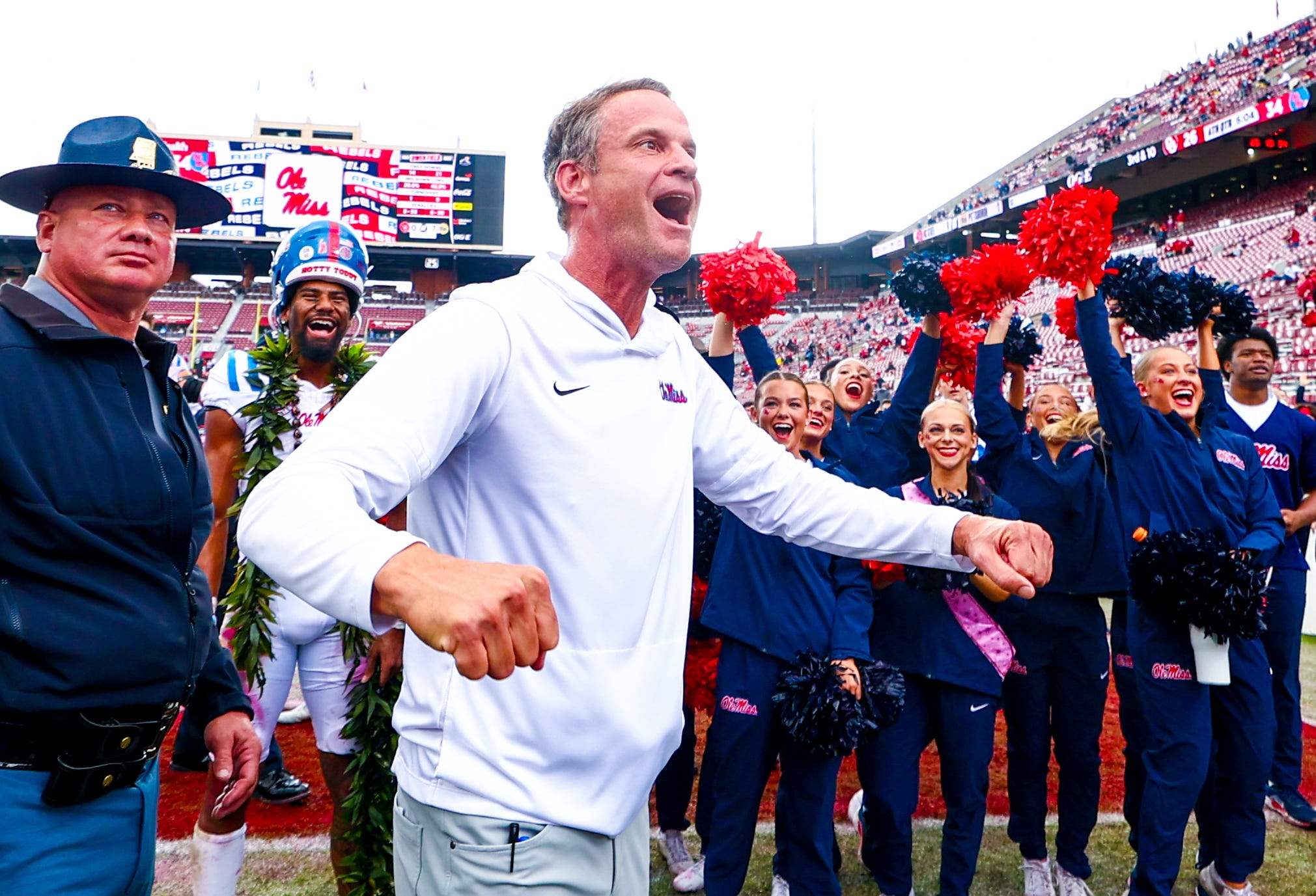 Amid Lane Kiffin to Florida rumors, fans Gator chomps, Ole Miss coach ...
