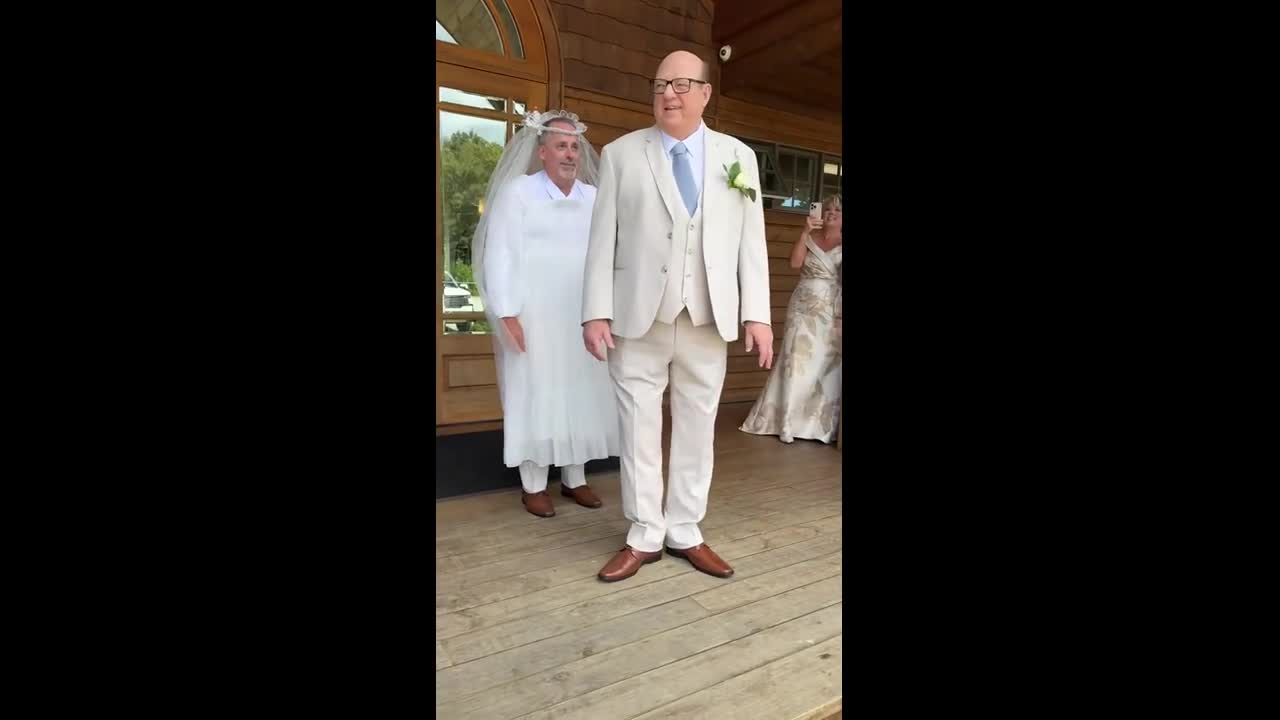 Wedding prank during hilarious “first look” moment in Purlear, USA