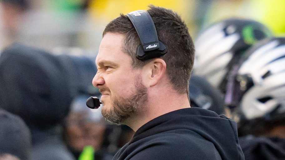 Oregon Offensive Playmaker Earns MVP In 21-7 Win Over Wisconsin Badgers