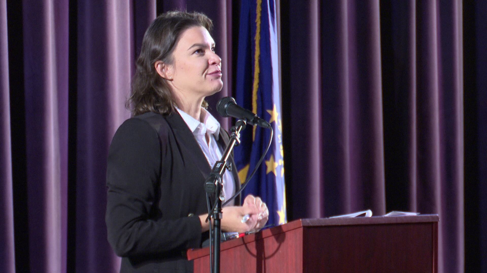 State Rep. Maureen Bauer speaks out against redistricting at town hall ...