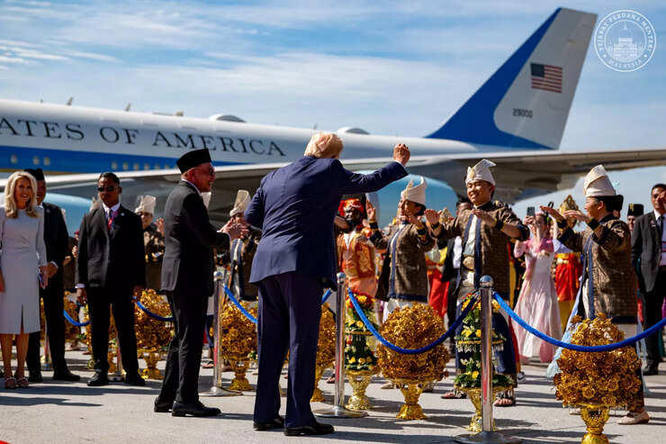 Viral video of Donald Trump dancing in Malaysia sparks health concerns ...