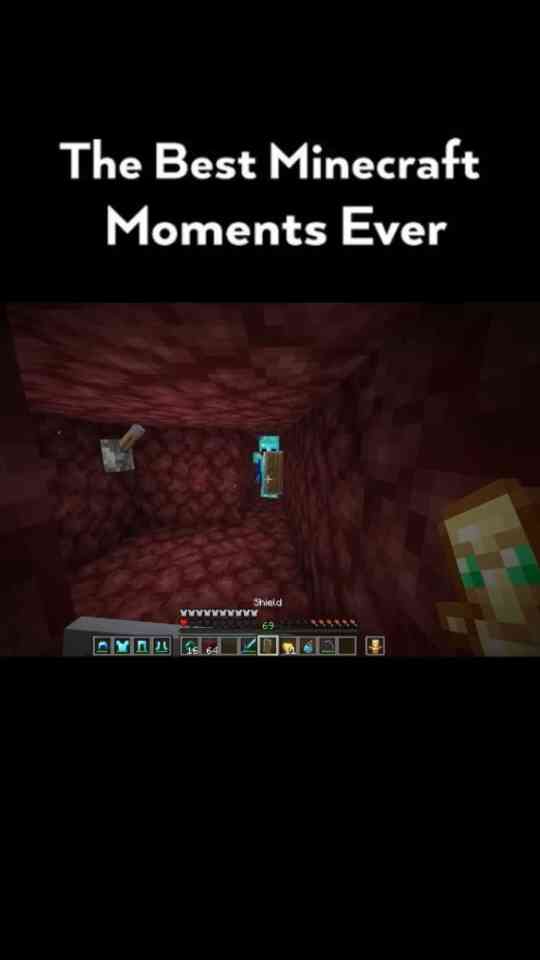 Minecraft Meme: Unexpected Mistake During PvP Battle