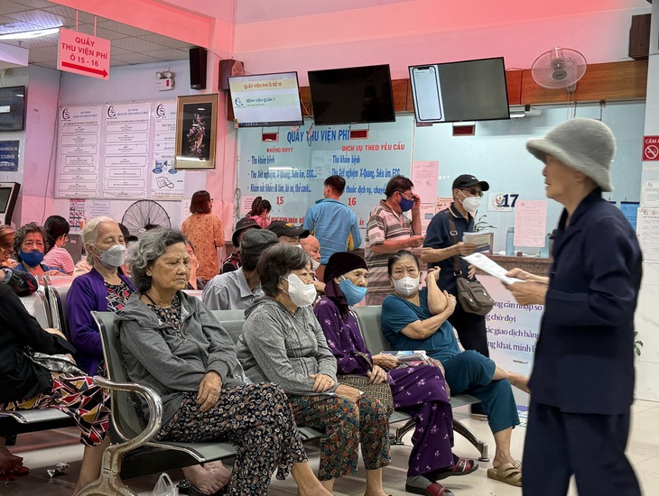 TP.HCM mở rộng 'lá chắn' an sinh, đề xuất miễn phí bảo hiểm y tế cho ...