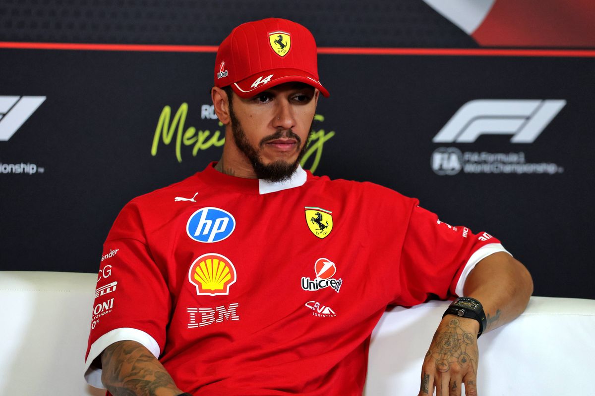 F1 LIVE | Hamilton's contract rumours, Sky Sports presenter absent