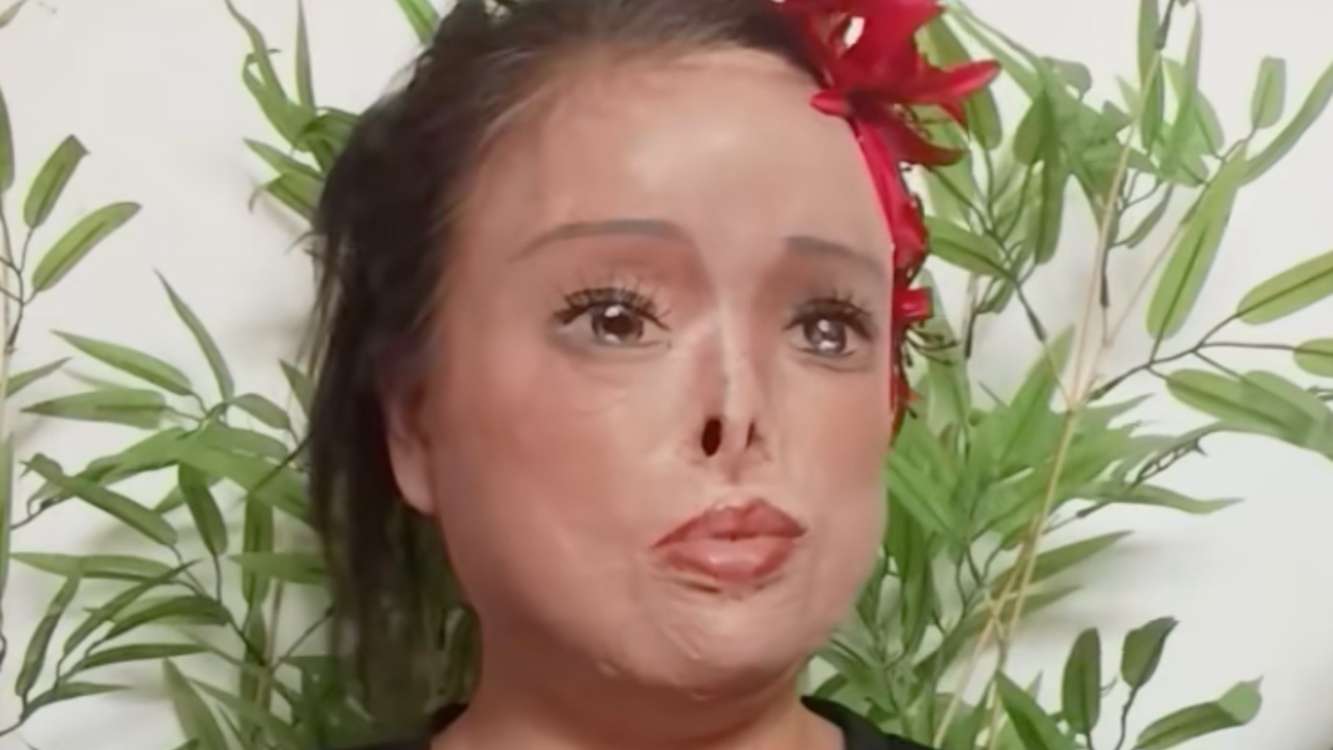 Disfigured after an attack, she shakes up the internet with her makeup ...