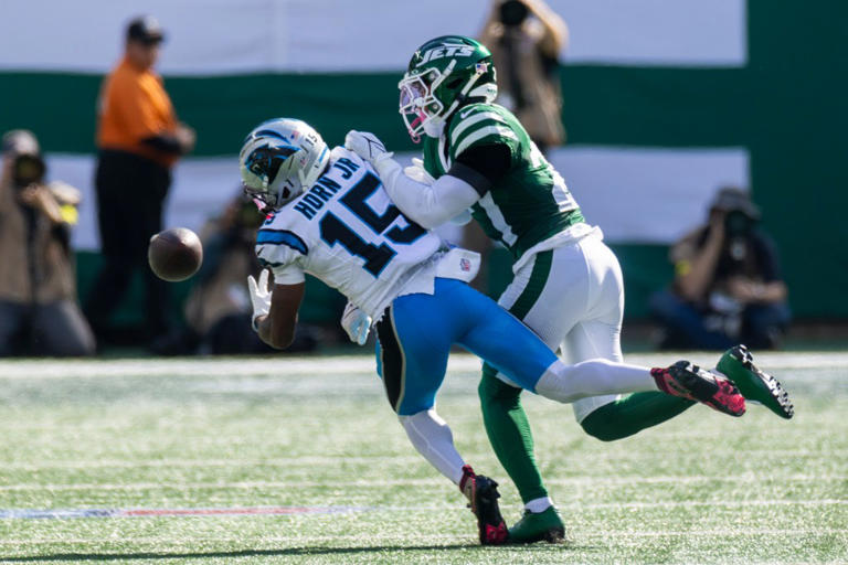 Jets’ Malachi Moore looking to keep vet Joe Flacco in check