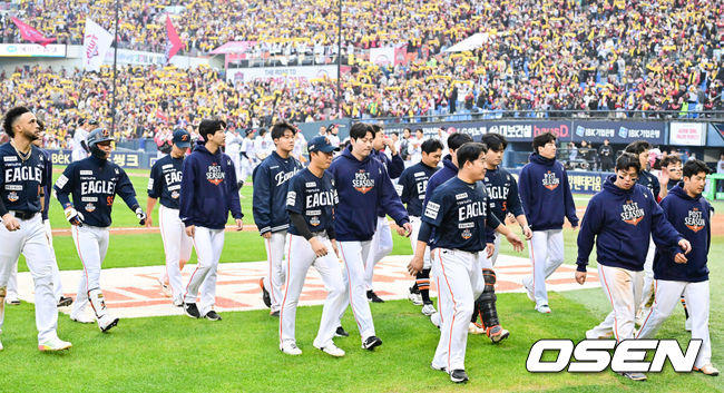 "LG 역시 우승한 팀답게 잘했다, 내일은 한화가 더…" 1차전 완패 깔끔하게 인정, 2차전 반격 다짐한 김경문 감독 [KS1]
