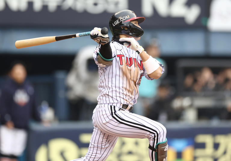 ‘정규 1위’ LG, 한화 8-2 꺾고 한국시리즈 1차전 기선 제압 [KS1]