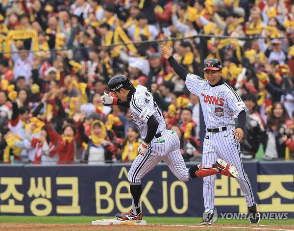 ‘우승확률 73.2% 잡았다!’... LG, 8-2 대승으로 한화에 기선제압[KS1]