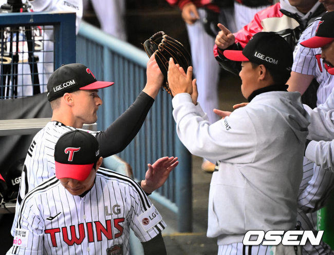 ‘대충격’ 한화, 24일 쉰 LG에 난타 당했다…박해민 홈런 빠던-신민재 3안타-톨허스트 QS, LG 8-2 완승→우승확률 73.2% [KS1 리뷰]