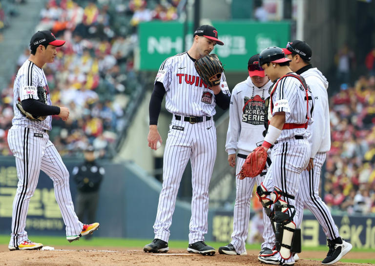 KS 1선발 이유 증명…LG 톨허스트, 1차전 승리 이끌며 팀에 73.2% 우승확률 안겨