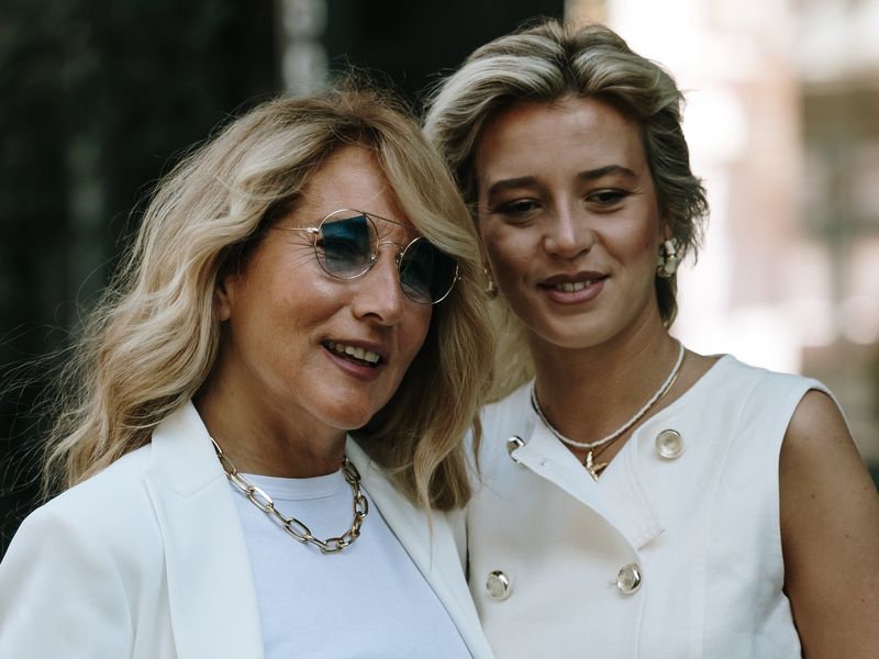 Liebten schon unsere Mütter – diese nostalgische Mode-Kombi ist jetzt ...