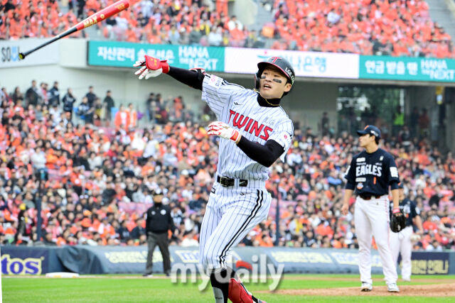 LG V4 향해 산뜻한 출발, 한화 8-2 잡고 KS 기선제압→우승 확률 73.2% 획득→톨허스트 KKKKKKKK→신민재&박해민 공수 맹활약→송승기 불펜 변신[MD잠실 KS1]