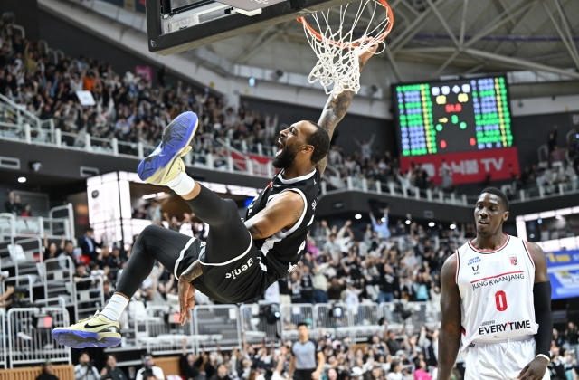 ‘복덩이’ 퍼킨스가 8연패 끝냈다! KOGAS, SK 꺾고 첫 승…유도훈의 정관장, kt 꺾고 1R 단독 1위 확정(종합) [KBL]