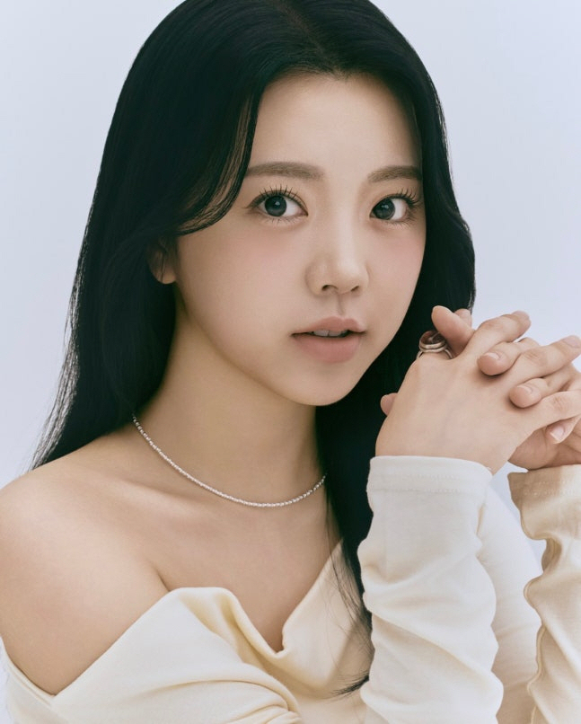 Kang Da-min, a Queens Eye native, signed an exclusive contract with ...