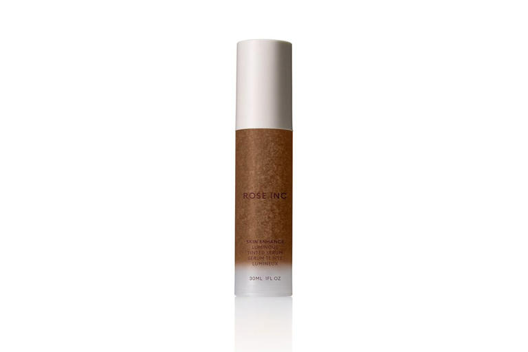 Anne Hathaway, 42, Wore the Radiant, Skin-Softening Tinted Moisturizer ...