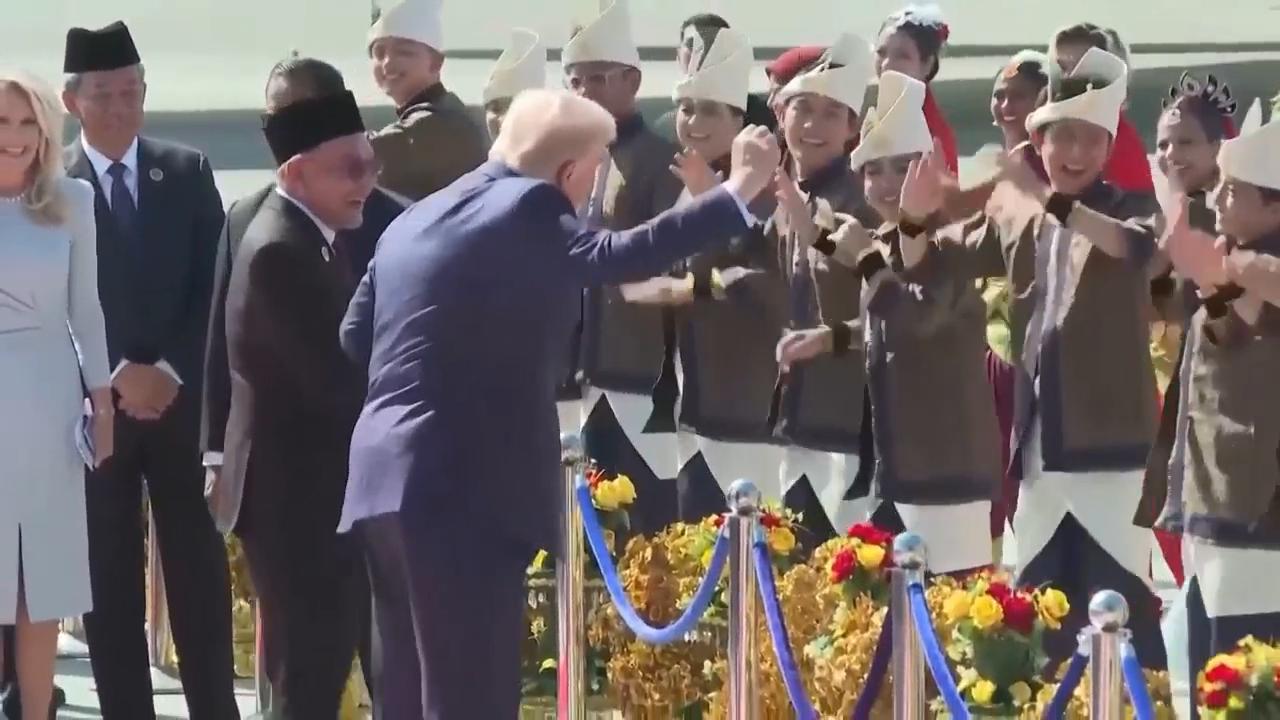 Trump showcases trademark campaign dance moves as performers welcome ...
